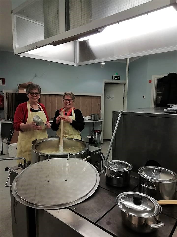 Vform: Två glada kockar ...