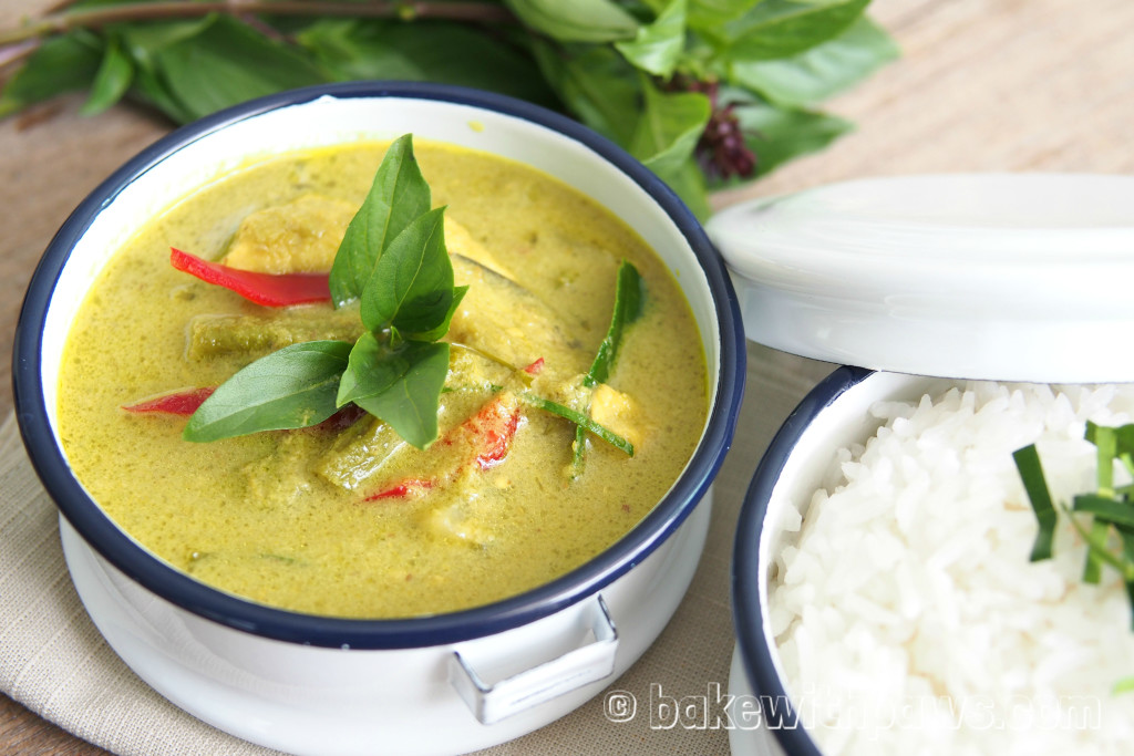 Green Curry Chicken (Gaeng Kaew Wan) - BAKE WITH PAWS