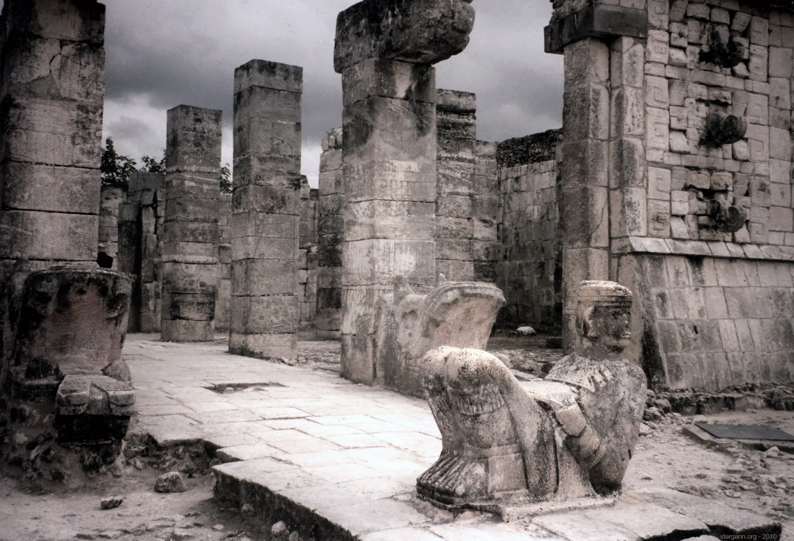 Mimecry Ilinx Courrier: Chac Mool de Carlos Fuentes