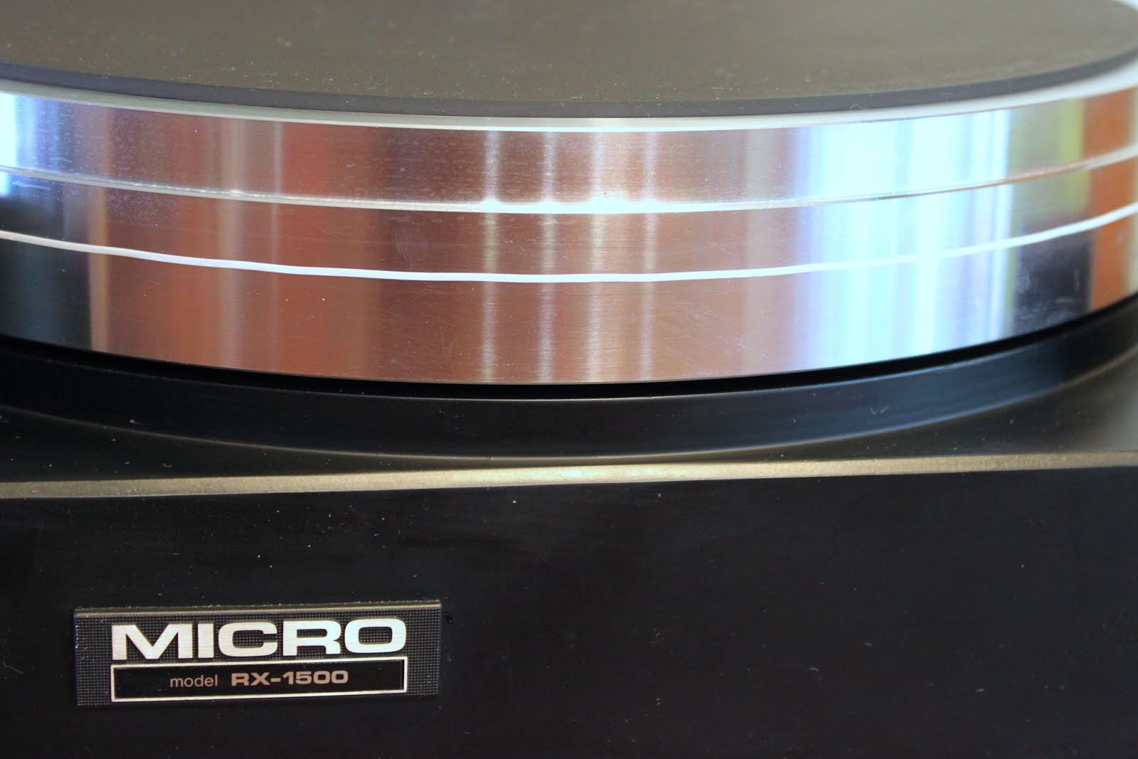 Modern Lounge: The Magnificent Micro Seiki RX-1500 turntable