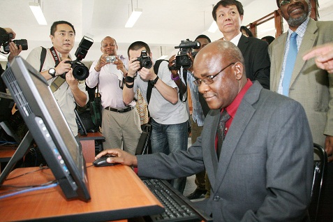 Burudan Mwanzo - Mwisho: SERIKALI YA CHINA YAKABIDHI KOMPYUTA NA VITABU ...