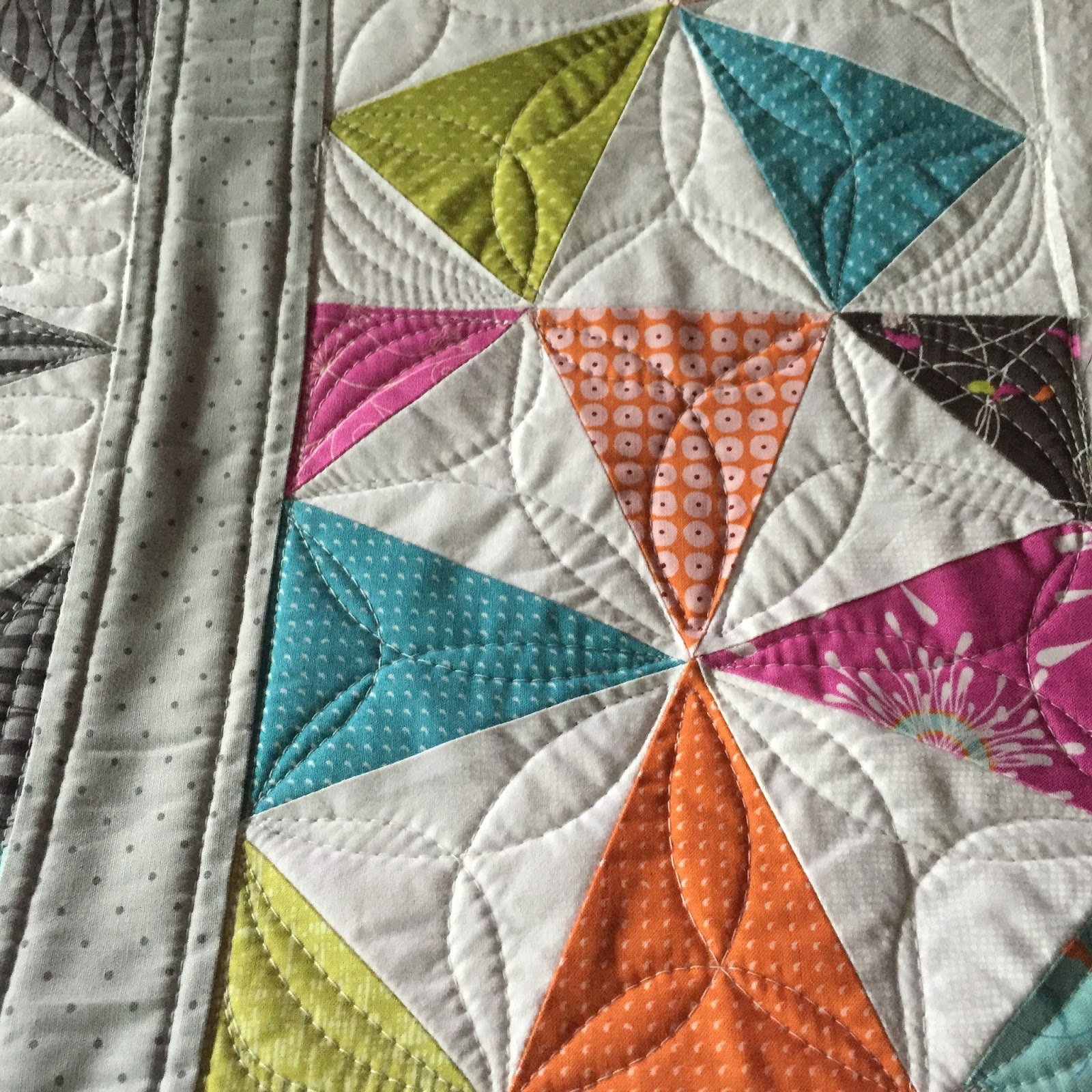 Linda's Quiltmania: Kaleido-design meets Flow by Zen Chic