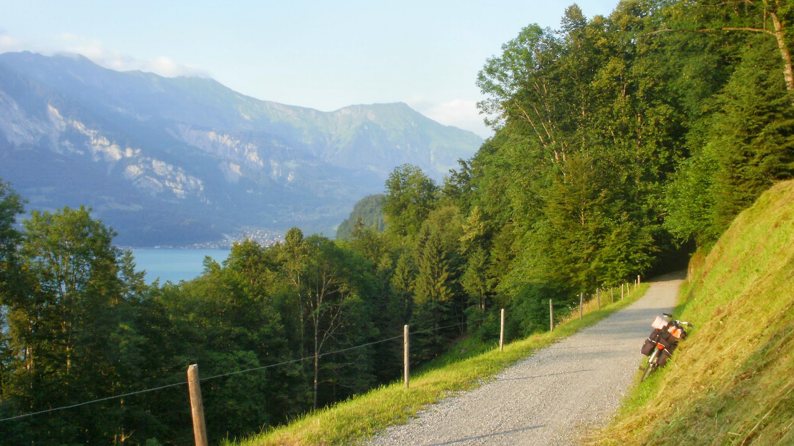 EXCURSII CU BICICLETA: Elvetia