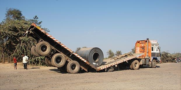 Top 10 Overloaded Trucks - The World Of Photography