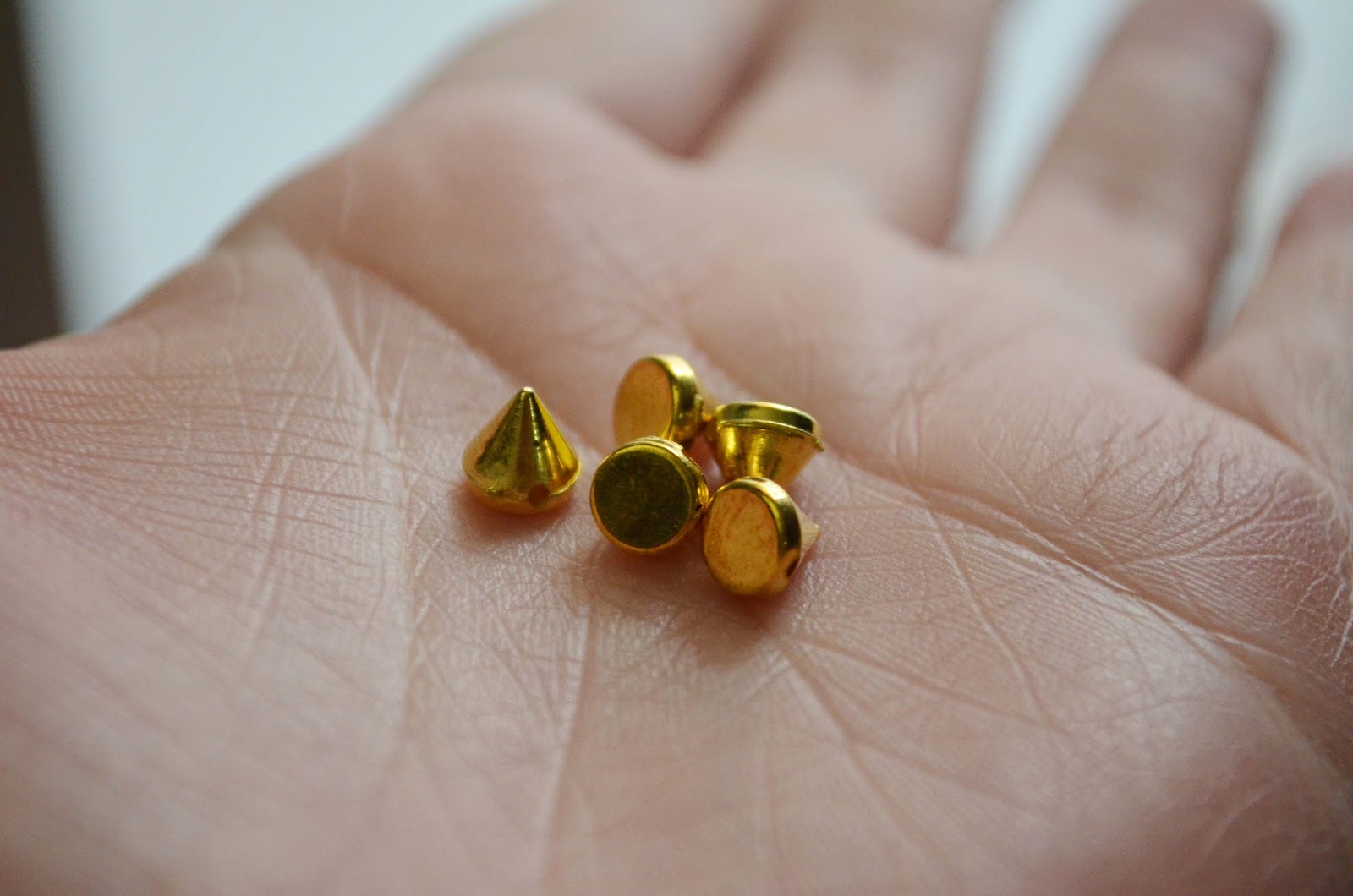 Days & days: Estoperoles? Remaches? WTF?