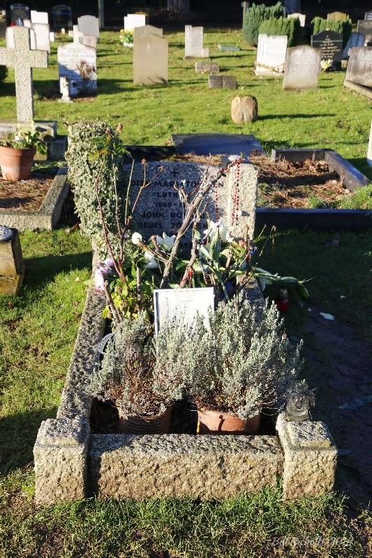 The Church Explorer: Wolvercote Cemetery