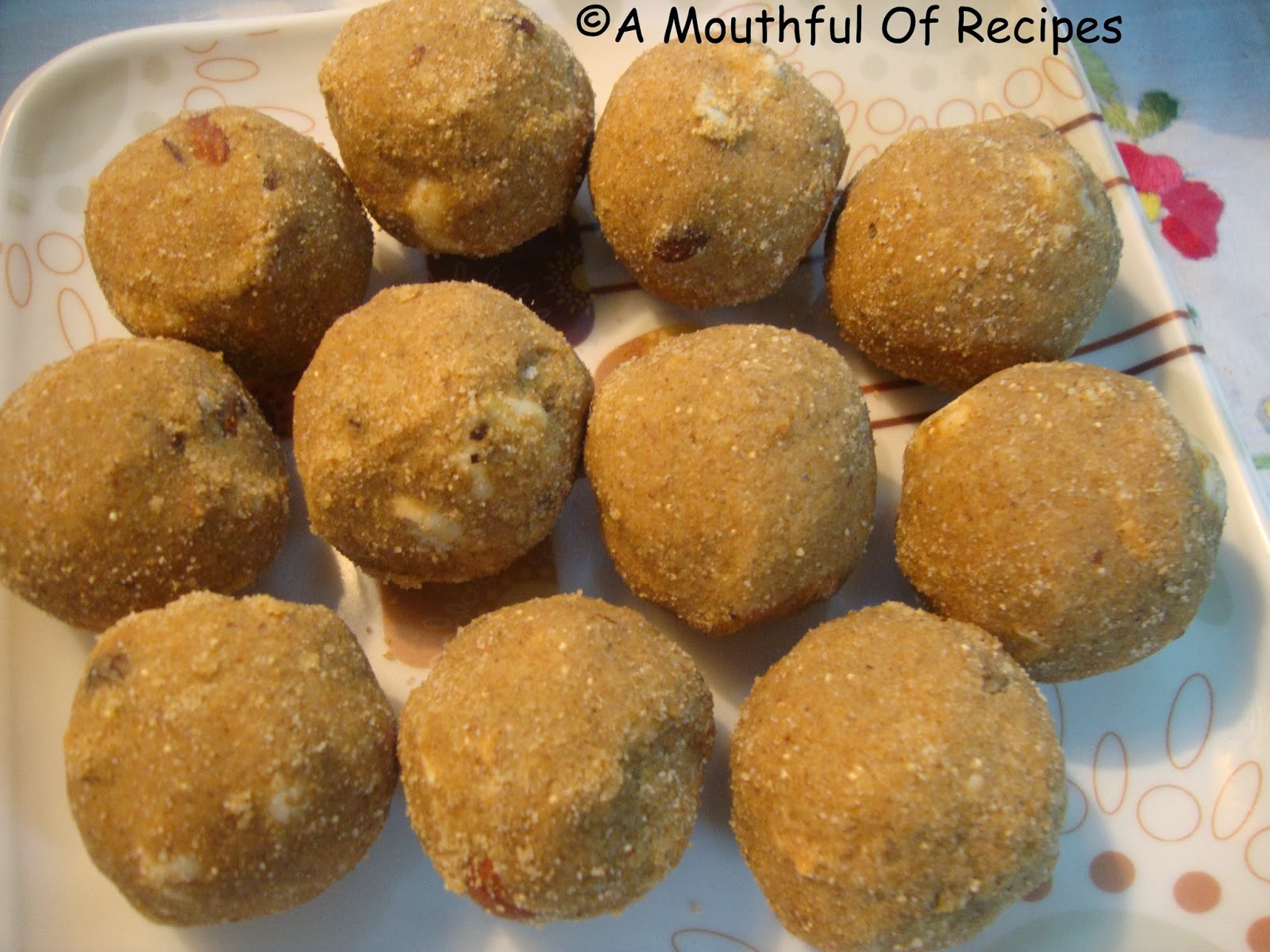 A Mouthful Of Recipes: Panjiri ladoo / Gound ladoo : Diwali n Winters ...