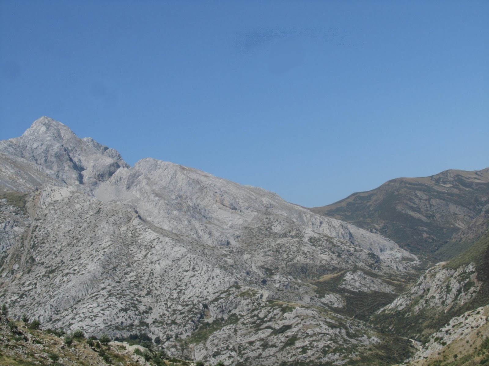 Sensaciones en la cima: EL SECRETO DEL PICO ESPIGÚETE -Peña el Tejo ...