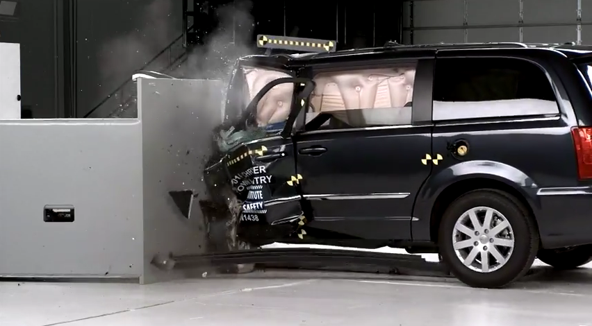 Chrysler Town Country et Dodge Grand Caravan, fiasco au crash test ...
