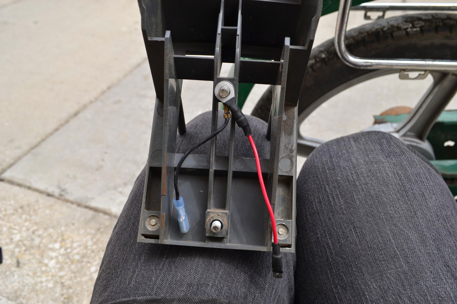 Home Alone with Mopeds.: Grounding Vespa SI brake lights, this applies ...