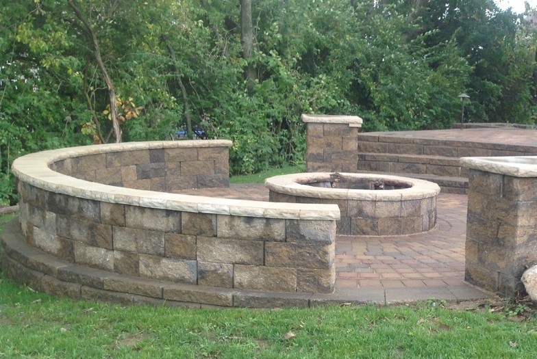 The Allan Block Blog: Vertical or Staggered Wall Ends – How do I Choose?