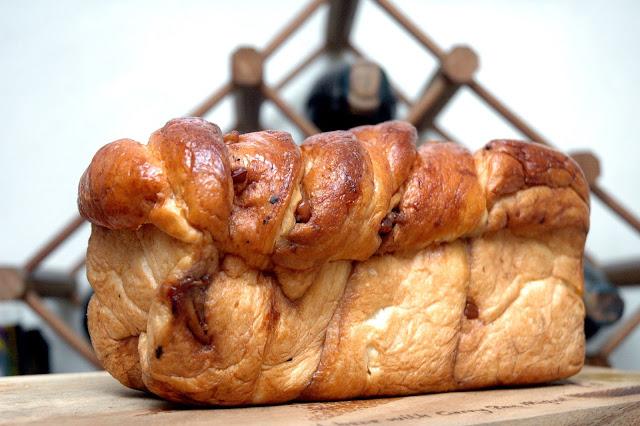 DUDE FOR FOOD: Freshly Baked, at Cafe Maxims...