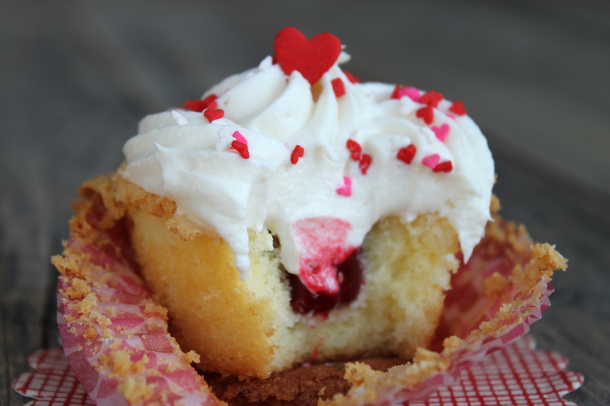 A Teaspoon and A Pinch: Vanilla Pound Cake Cupcakes with Raspberry ...