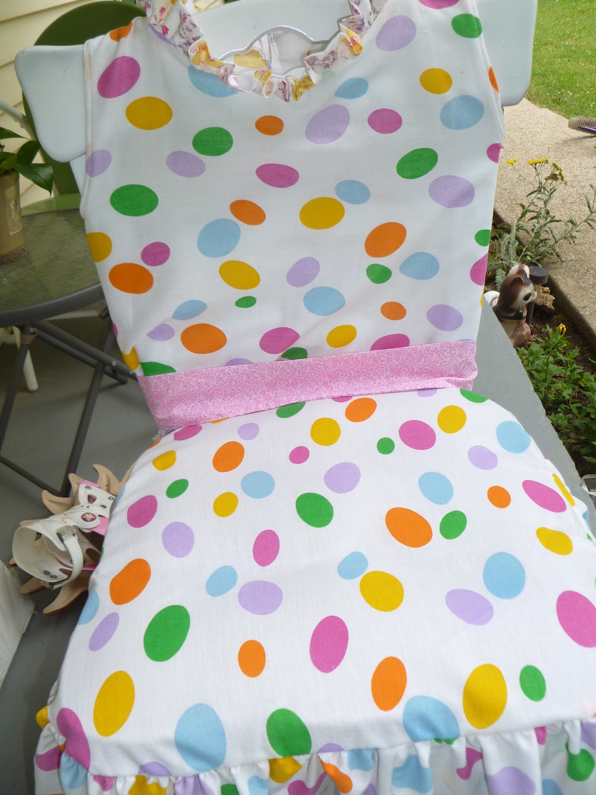 JaLaRu: Polka-Dot dress for a chair