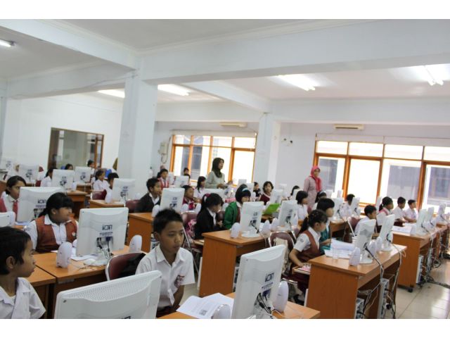 MANDIRI Education: Kerjasama Pengadaan Laboratorium Komputer SD