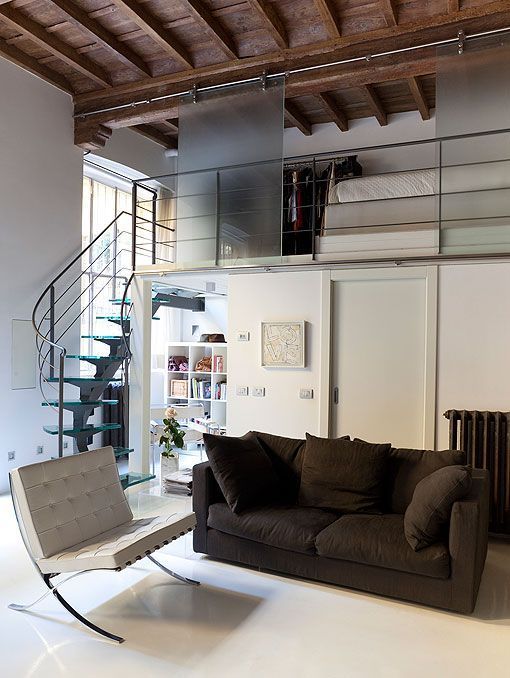 Mini loft ampliado con dos tapancos