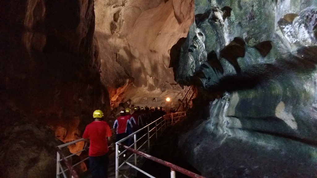 TRAVELOG: CAVING GUA TEMPURUNG & WATER RAFTING SUNGAI KAMPAR ...