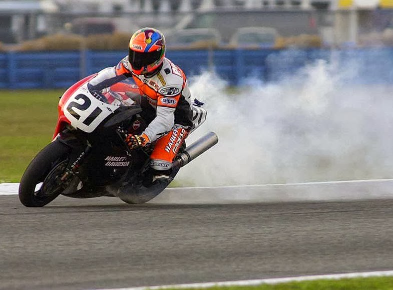 VR 1000 - RocketGarage - Cafe Racer Magazine