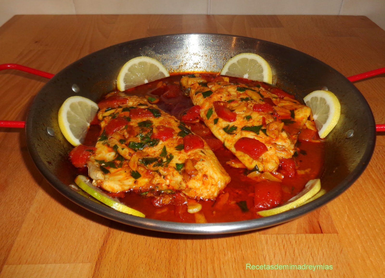 RECETAS DE MI MADRE Y MIAS: Dorada con pimiento morrón