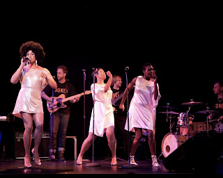 My Feet Only Walk Forward: Theater Review: Jomama Jones Does It Again