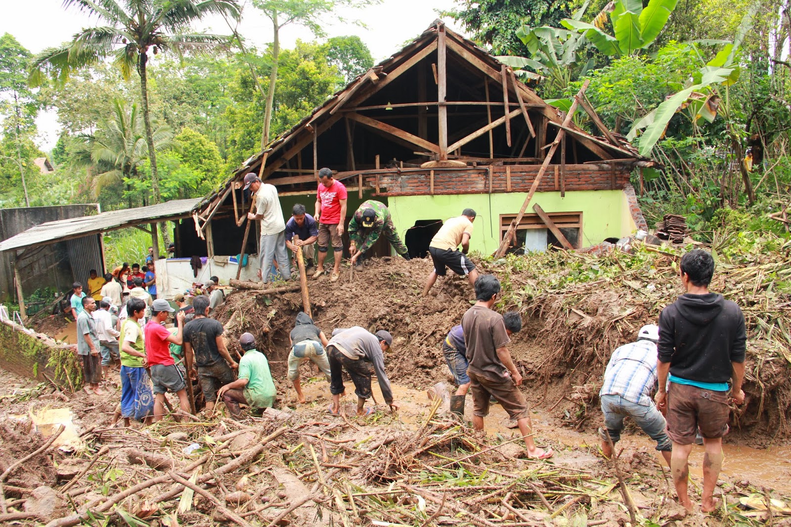 ulun lampung: [Fokus] Banjir, Lunturnya Budaya Gotong Royong