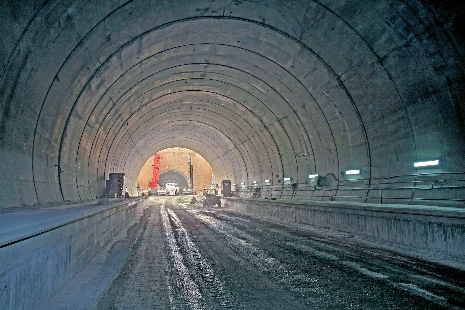 TUNELES Y PUENTES: Ejecución de un túnel en elementos expansivos y solubles