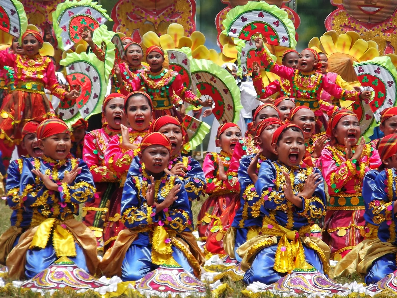 The Walking Tripod: Festival Photos: Talakudong Street Dancing and ...