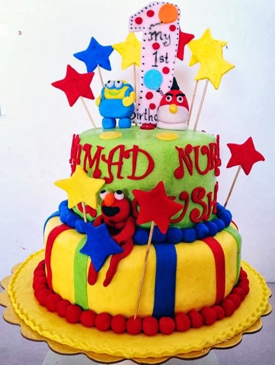 ninie cakes house: Fondant Rainbow Cake in Cartoon Character