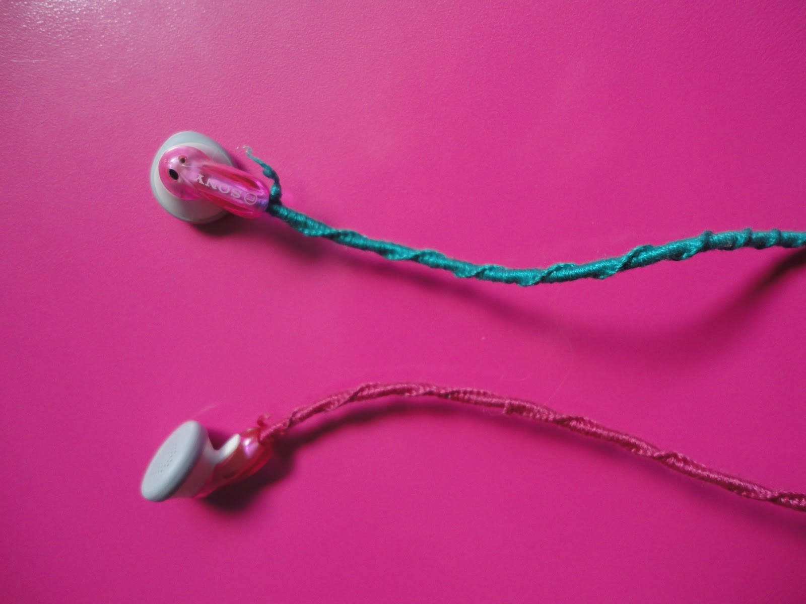 A Glimpse of Reality: DIY Tangle-Free Headphones