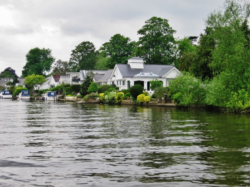 Boatlife: Cruising Aboard NB Valerie: Onward to Shepperton Lock-The ...