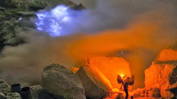 Fenomena Api Biru Langka Di Kawah Ijen | BELANTARA INDONESIA