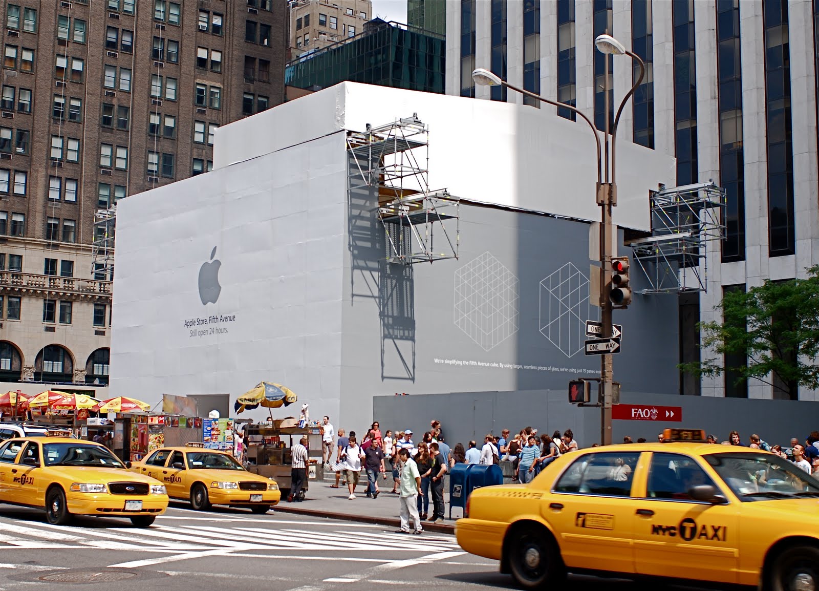NYC ♥ NYC: The Apple Store Fifth Avenue Glass Cube Getting Simplified