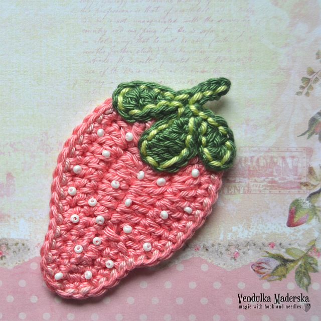 Strawberry applique - Magic with hook and needles