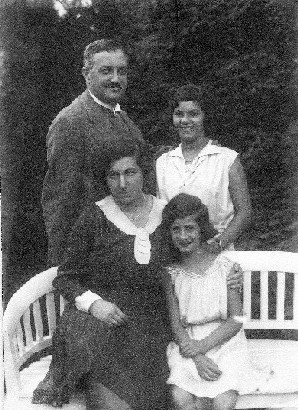 Pílulas Diárias: A mãe de Marx era uma santa. Já, ele...