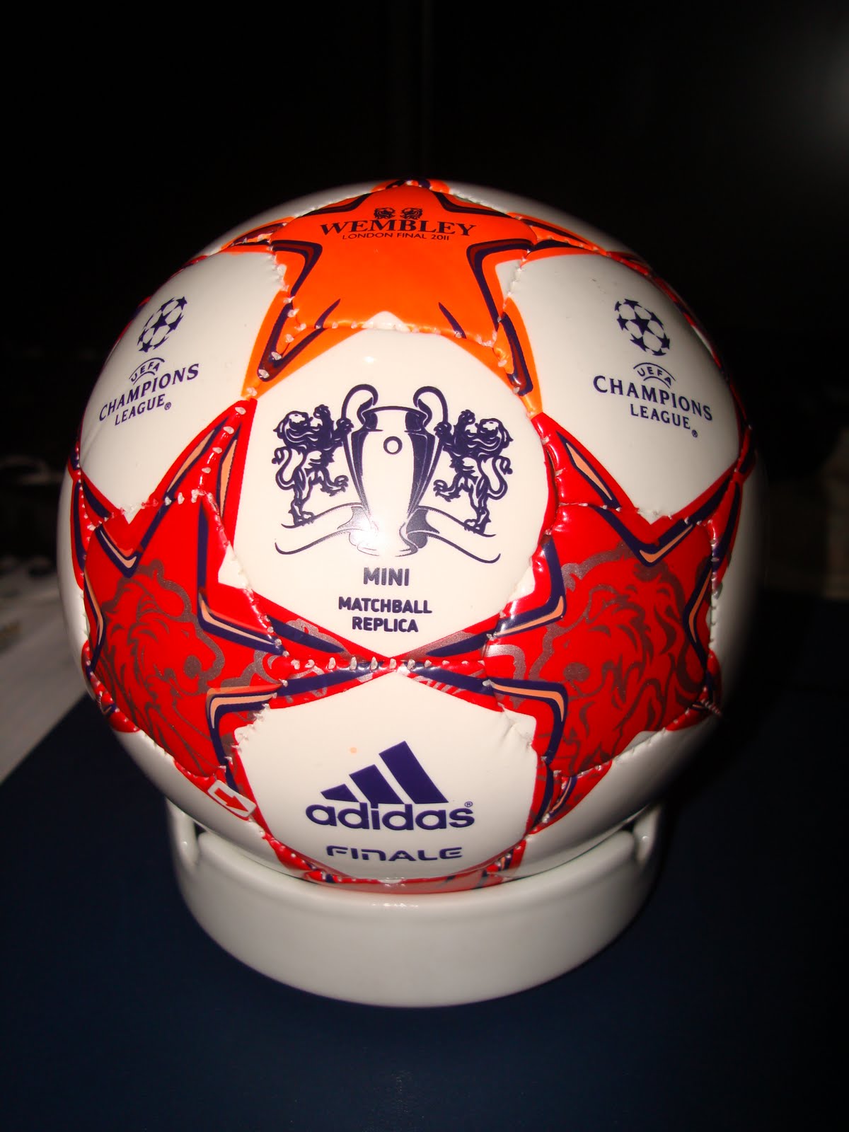 Colección Adidas mini ball: UCL