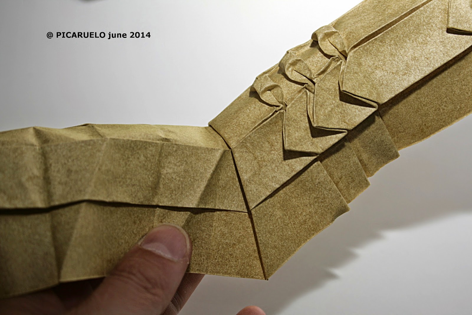 Picaruelo's origami: THE SAXOPHONE