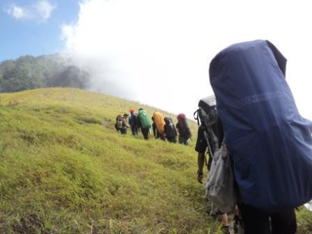 Manfaat Mendaki Gunung