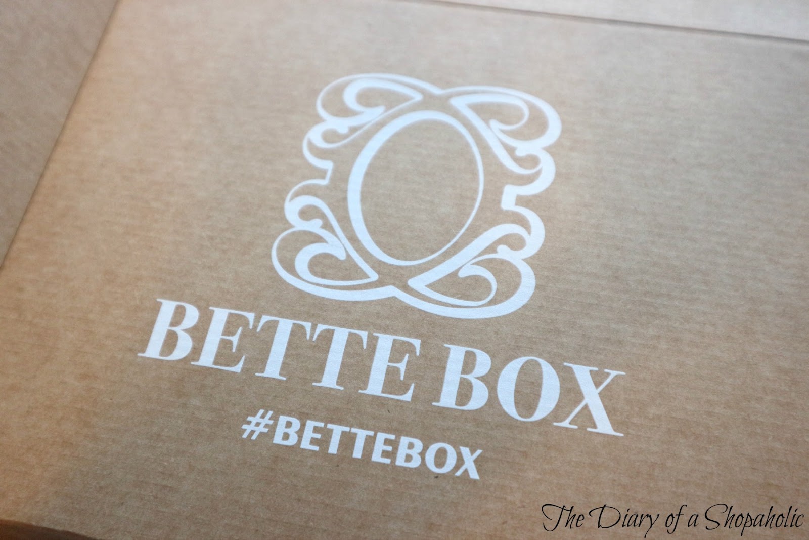 Meikkiholisti: Maaliskuun Bette box