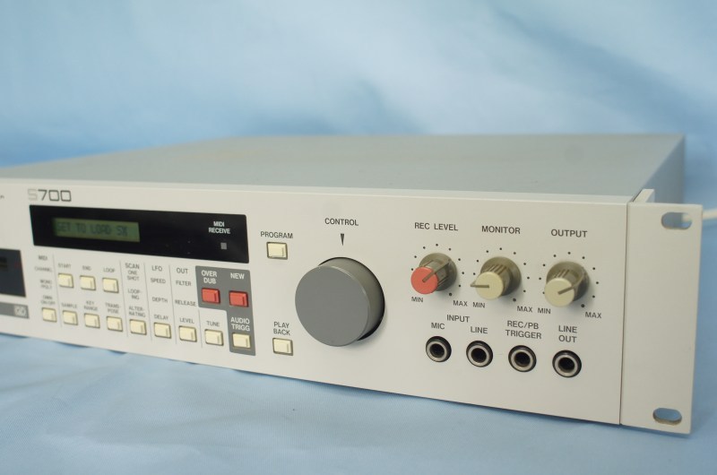 MATRIXSYNTH: Akai S700 Classic 12 bit sampler (upgraded version of Akai ...