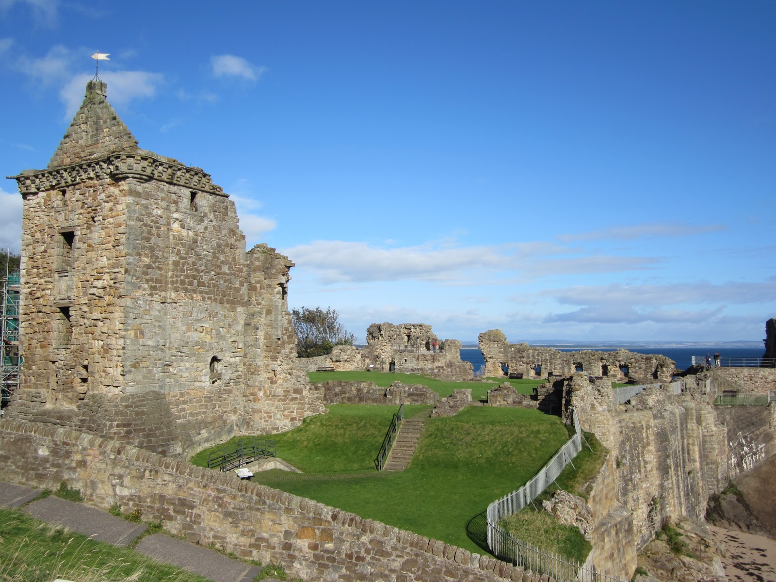 Scotland: The Castle Chronicles: Matriculation and Ruins (Sep. 22)