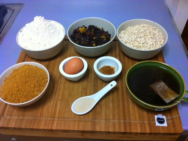 Lelys: Pan de té de especias y pasas ( 4,6 personas ).