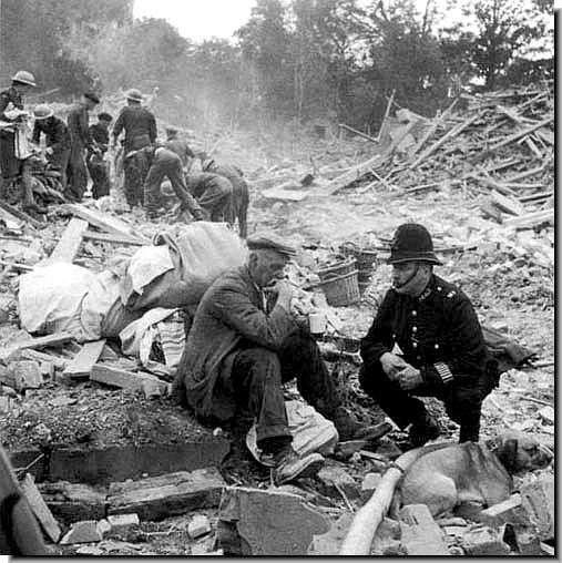 HISTORY IN IMAGES: Pictures Of War, History , WW2: Hitler's Vengeance ...