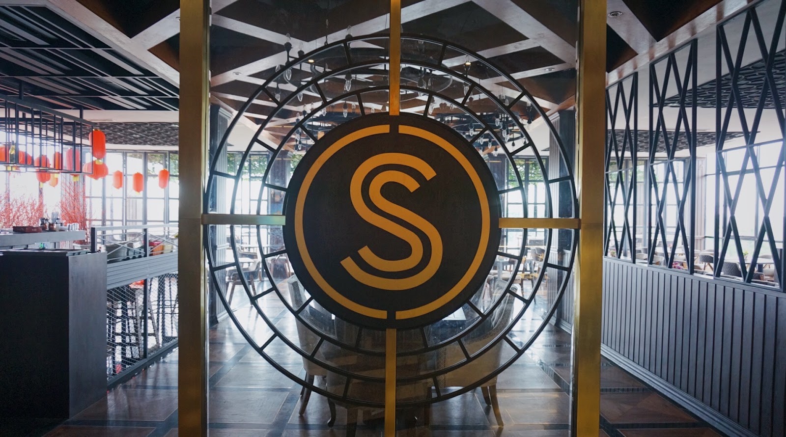 The Socialite Bistro & Lounge Surabaya (Review) | Laura Angelia