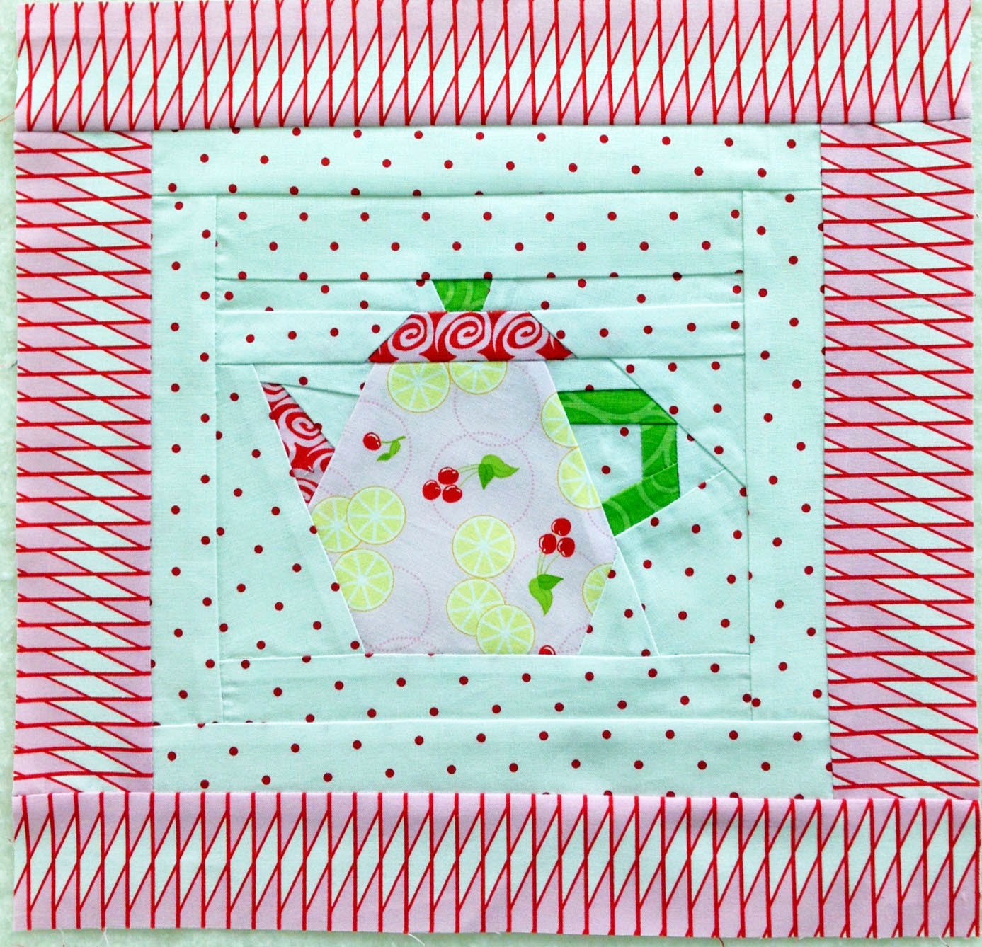 Moose on the Porch Quilts: FREE Paper Pieced Teapot Pattern