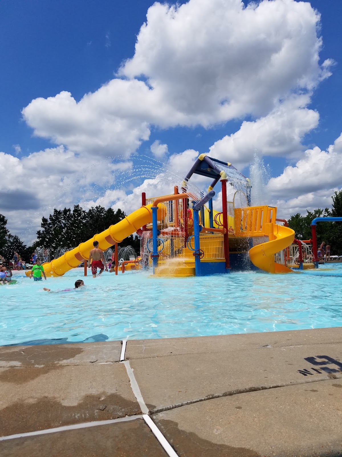 Play St. Louis: RiverChase YMCA of Fenton Outdoor Pool, Fenton