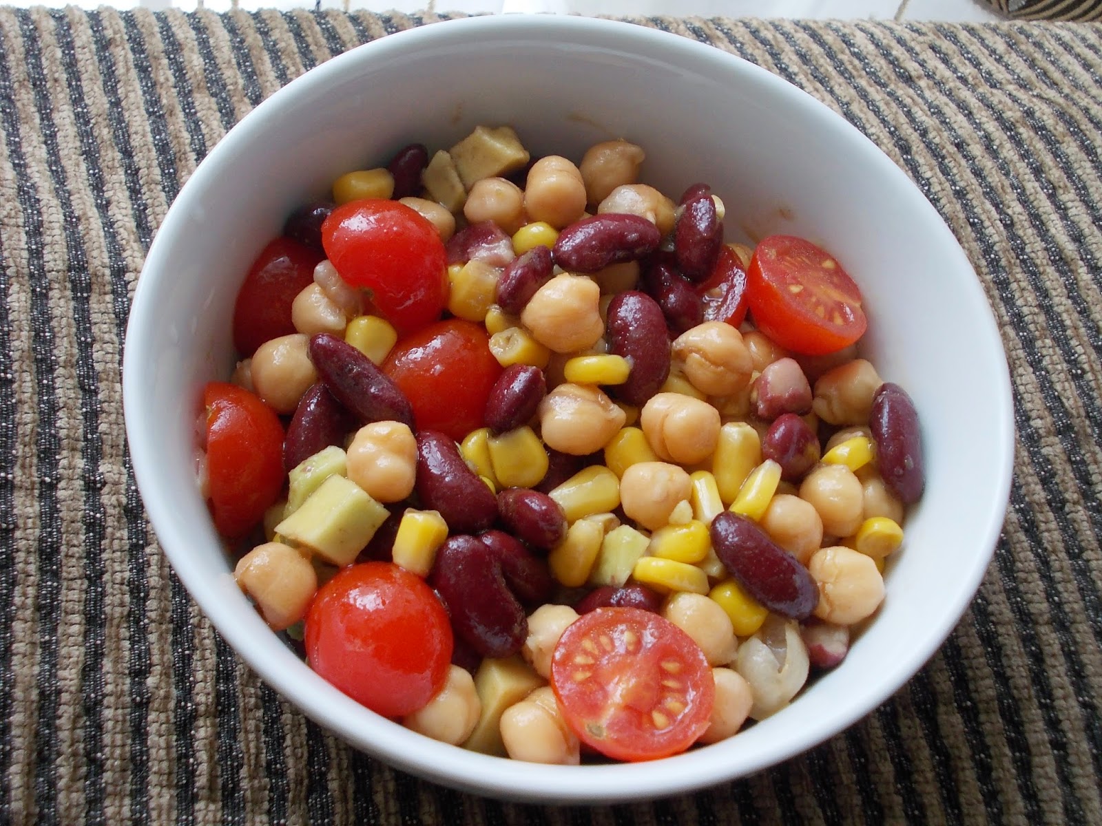 Coltul Cameliei: 3 salate perfecte pentru vara