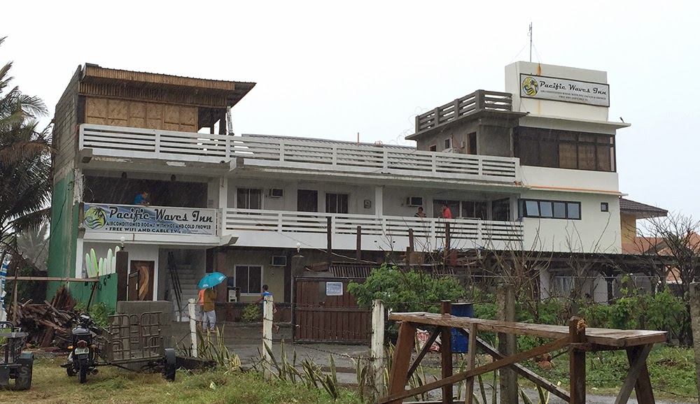 Pacific Waves Inn Baler - Traveler