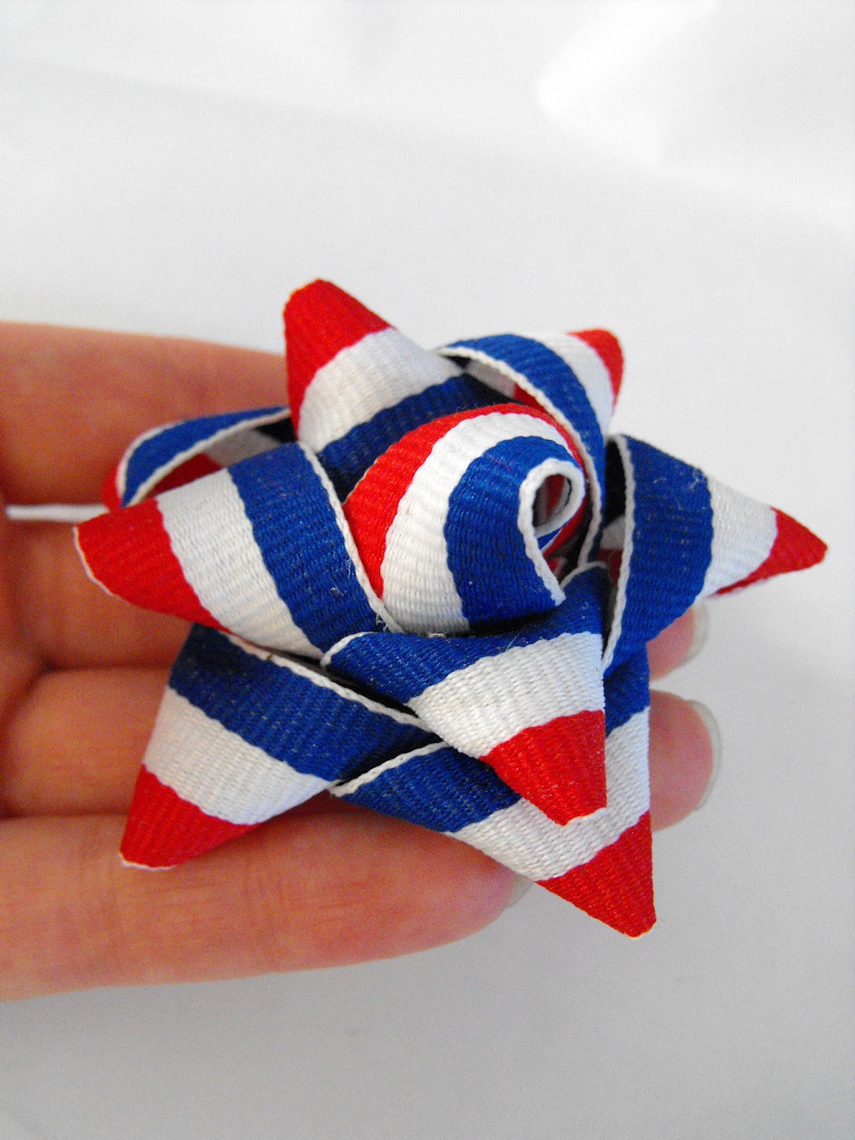Ruby Murrays Musings: Recycled Crafting - Medal Ribbon Gift Bows