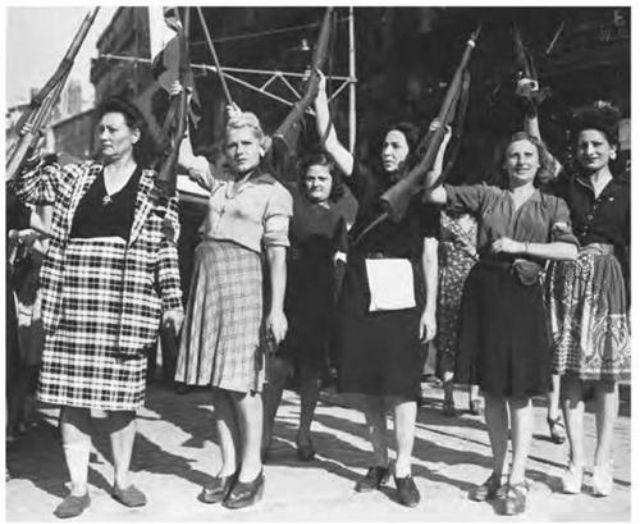 30 Vintage Photos of Beautiful Female Partisans and Resistance Fighters ...