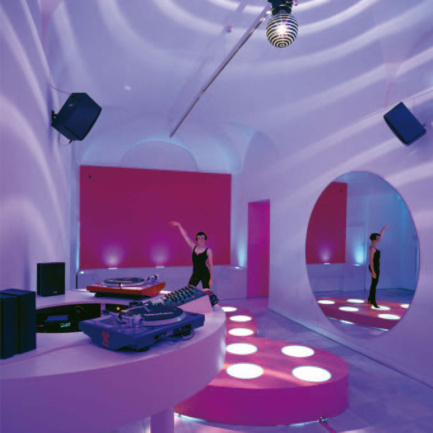 ART INSTALLATION: AUTORA NACIONAL ANA LAURA ALÁEZ